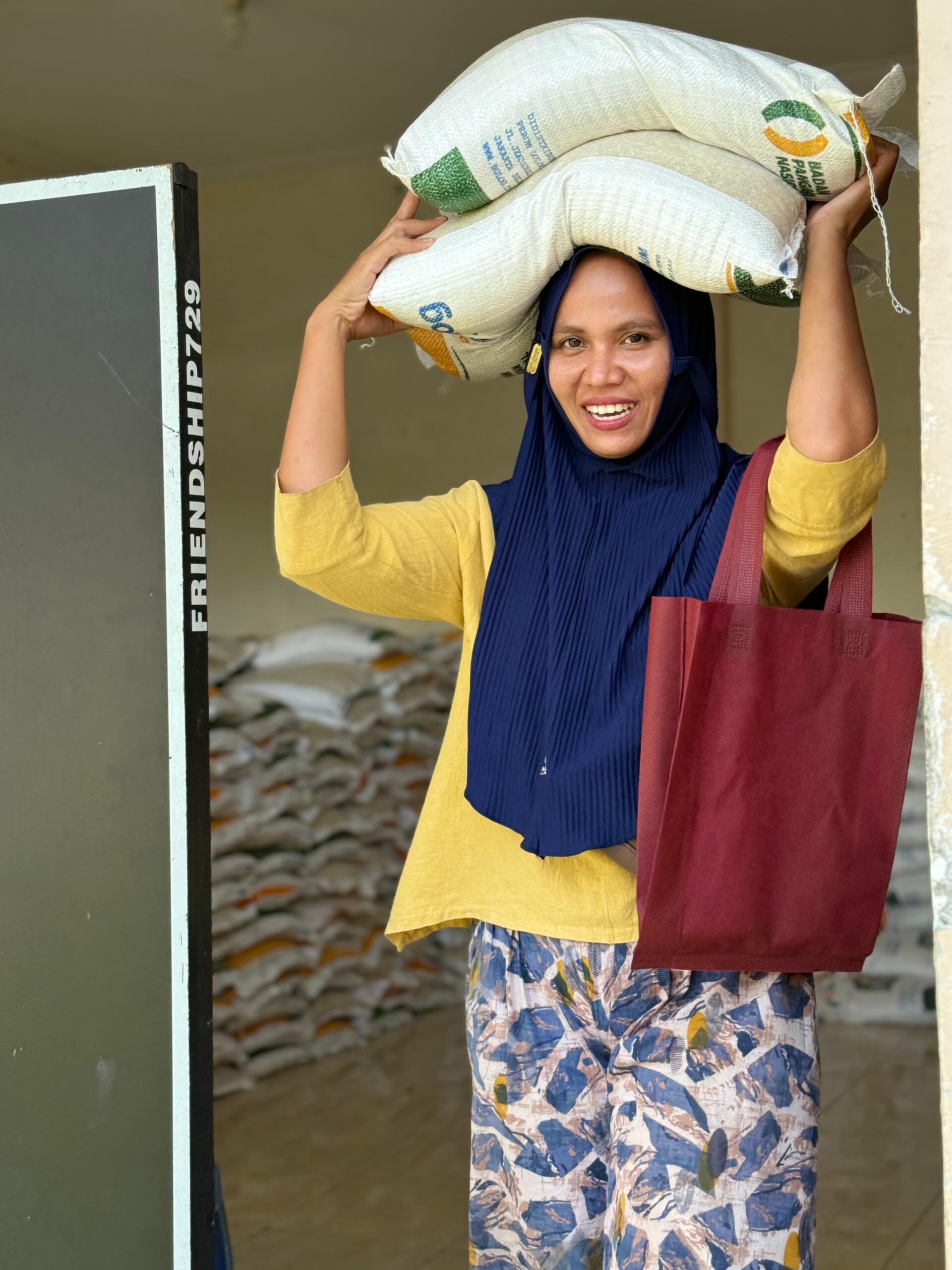 Penerima Bantuan Bapang di NTB Syukur, Beras Bulog Berkualitas Sangat ...
